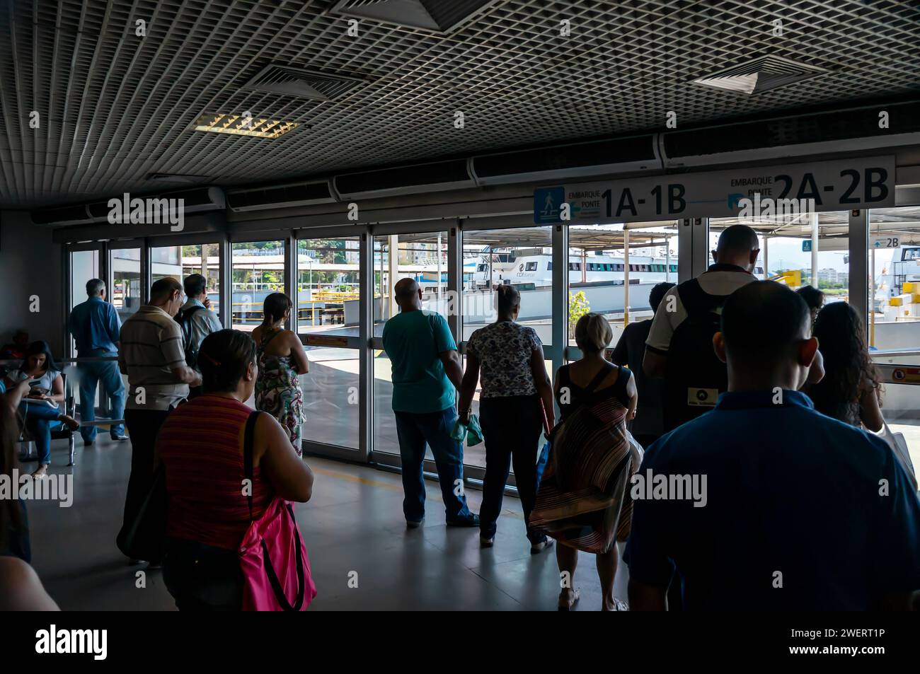 Group passengers waiting metropolitan hi-res stock photography and ...