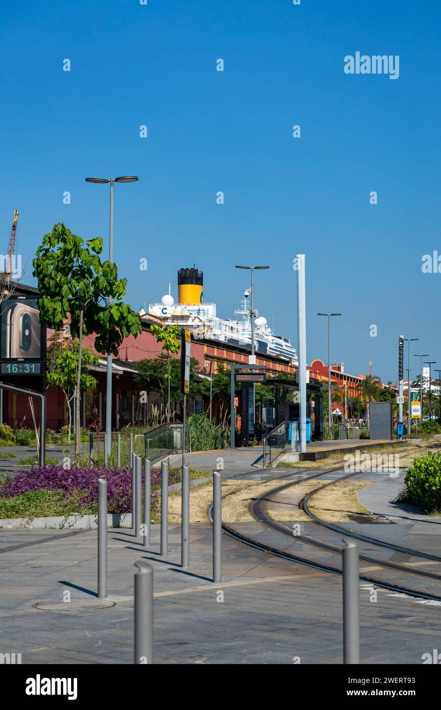 Partial view of the warehouses of Porto Maravilha port at Gamboa ...