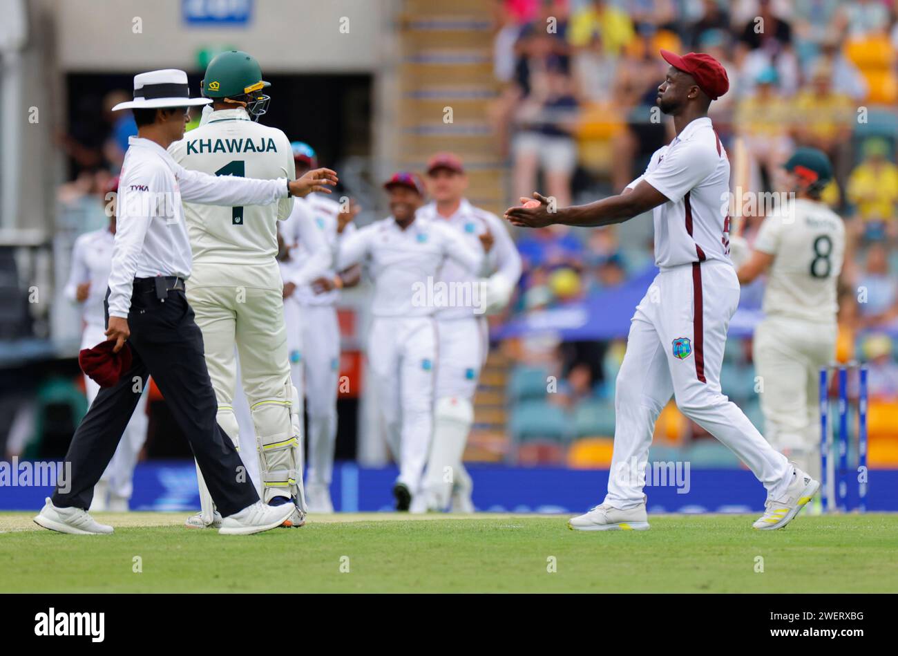 Brisbane, Australia. 26th Jan 2024. Kemar Roach catches Mitchell Marsh ...