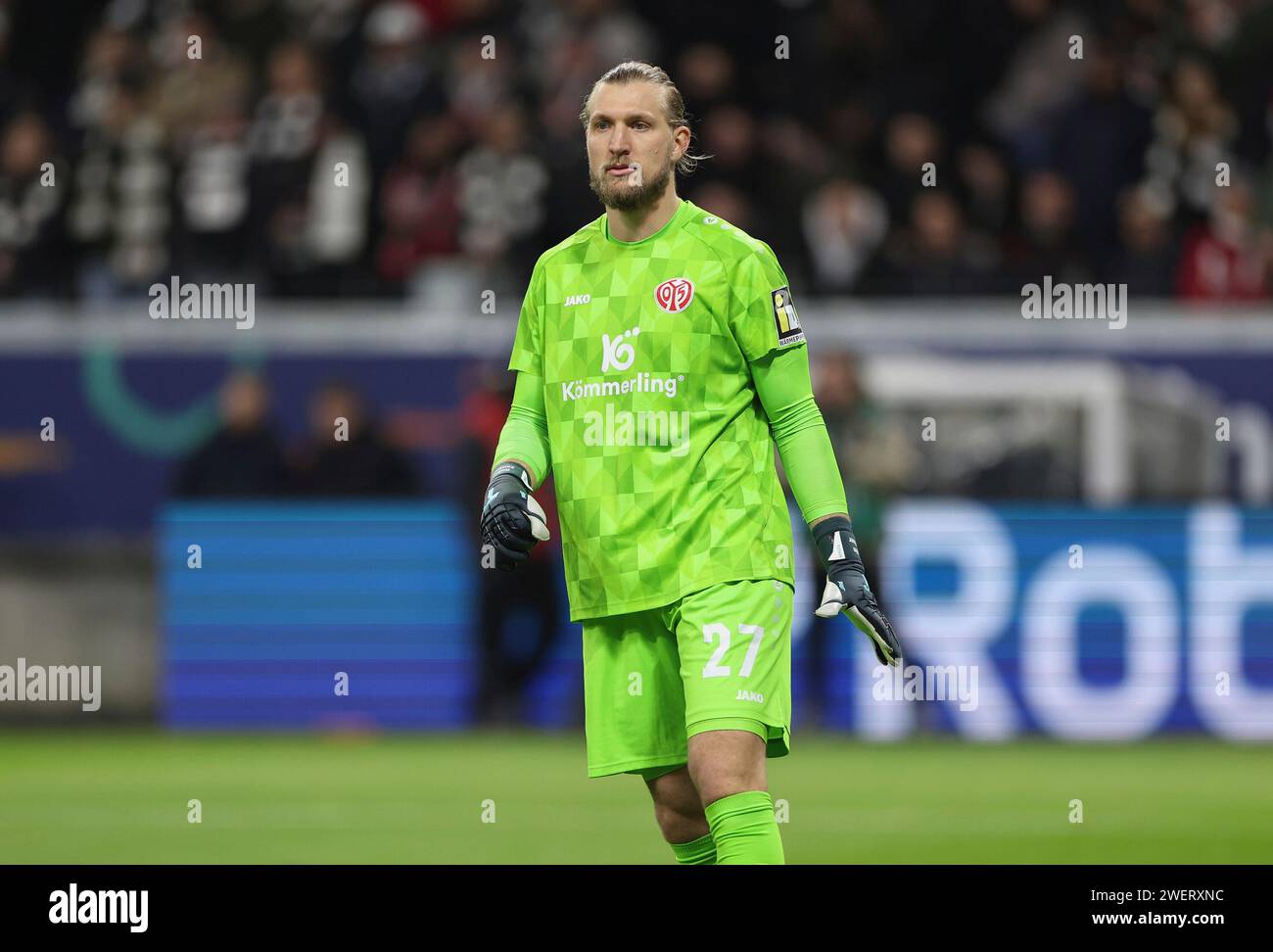 Torwart robin zentner fsv mainz 05 hi-res stock photography and images ...