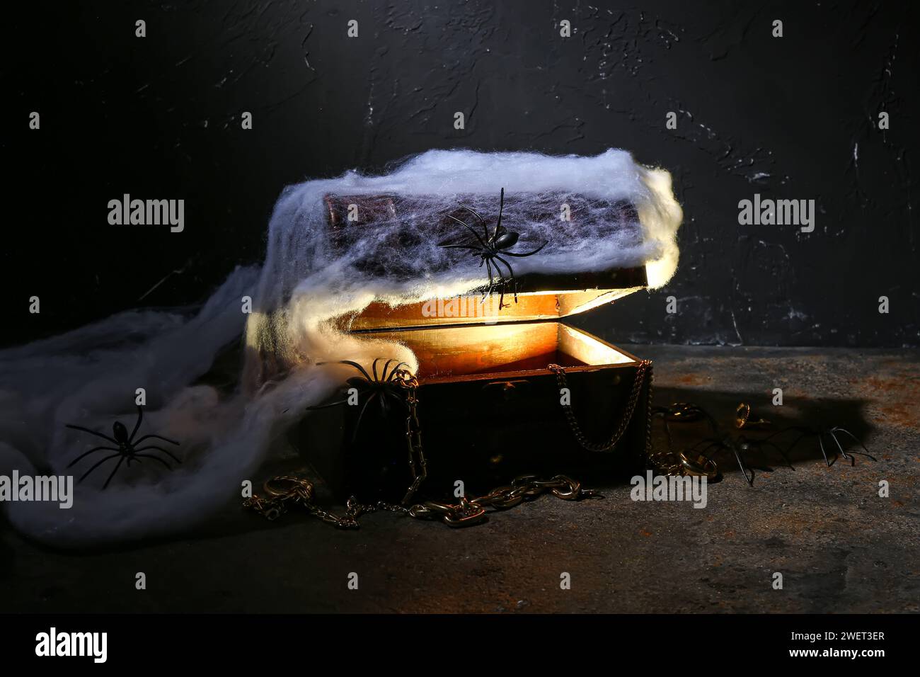 Glowing treasures hi-res stock photography and images - Alamy