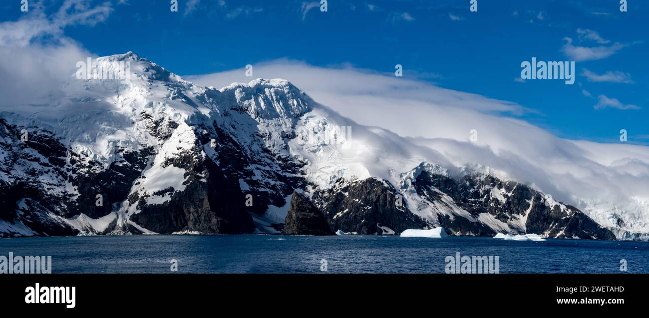 Panoramic view of glaciers and mountains of Antarctic Peninsula ...