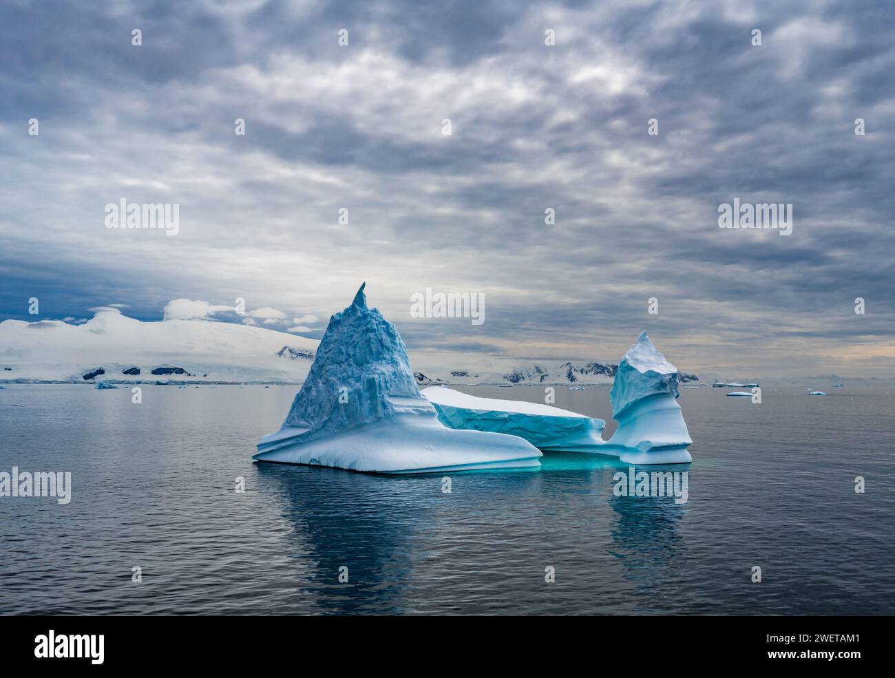 Iceberg shape hi-res stock photography and images - Alamy