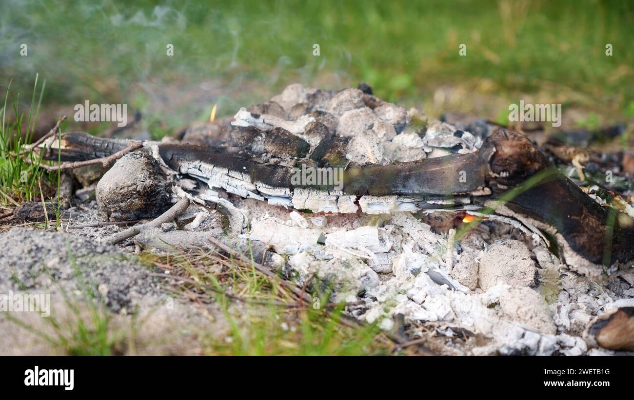 Teepee fire hi-res stock photography and images - Alamy