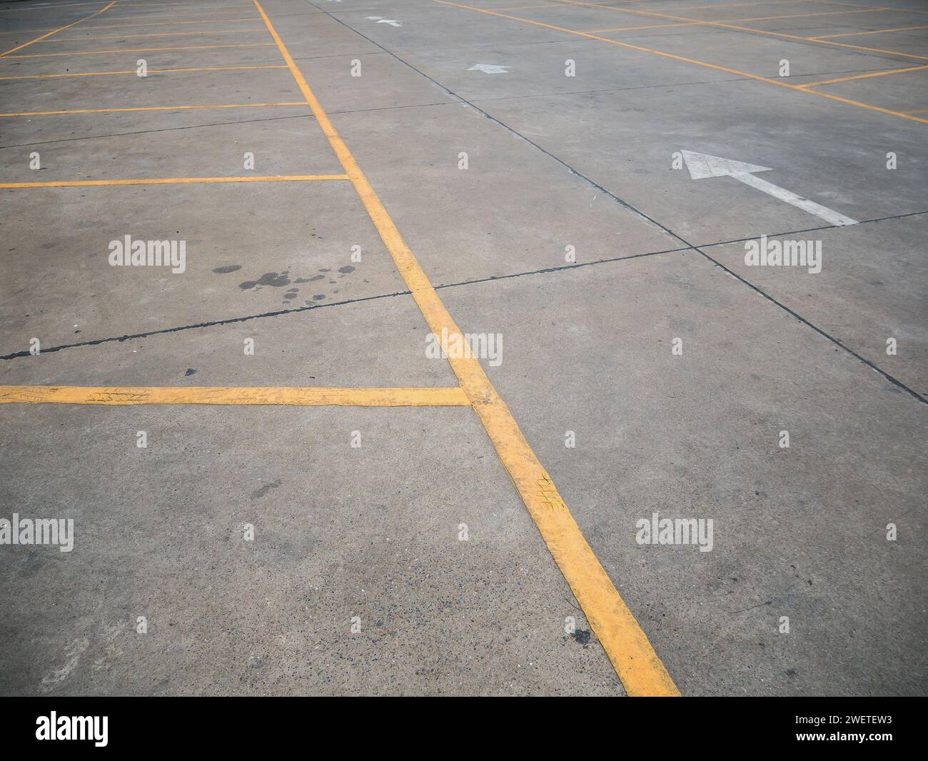 Empty parking lot, parking lane outdoor Stock Photo - Alamy