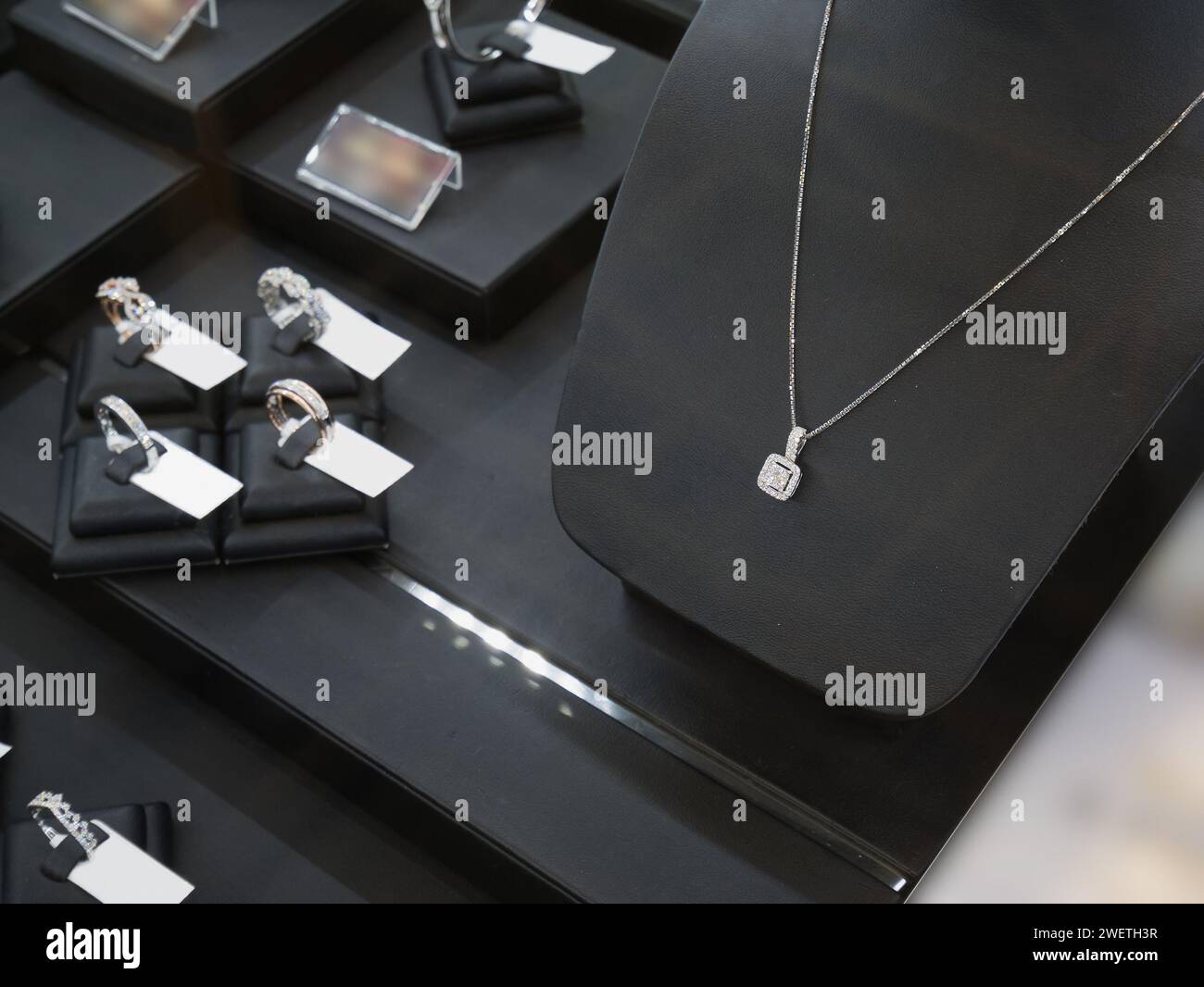 jewelry diamond shop window display Stock Photo - Alamy