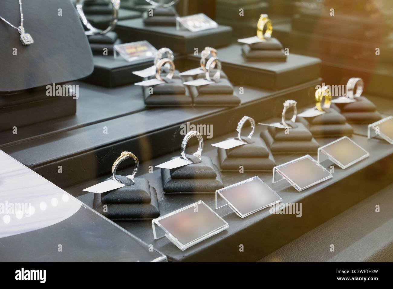 jewelry diamond shop window display Stock Photo - Alamy