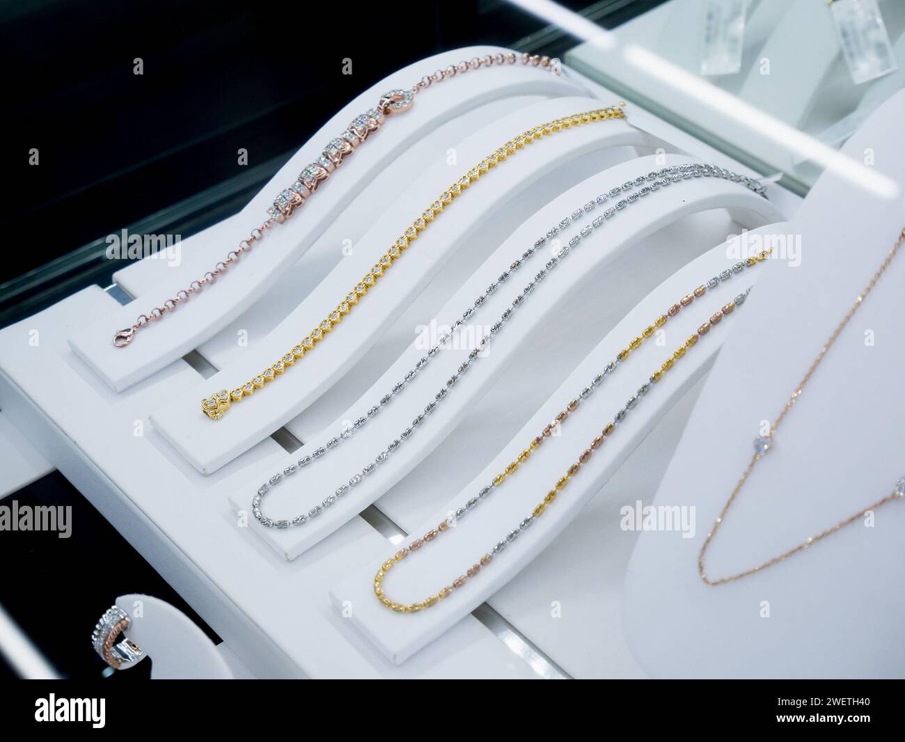 jewelry diamond shop window display Stock Photo - Alamy