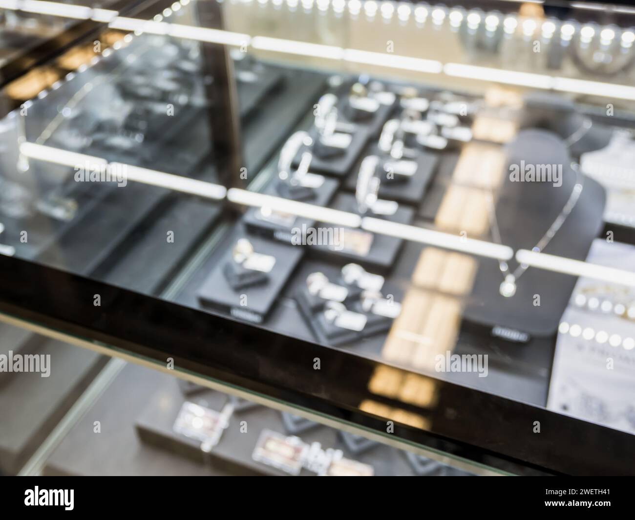 Diamond purchase hi-res stock photography and images - Alamy