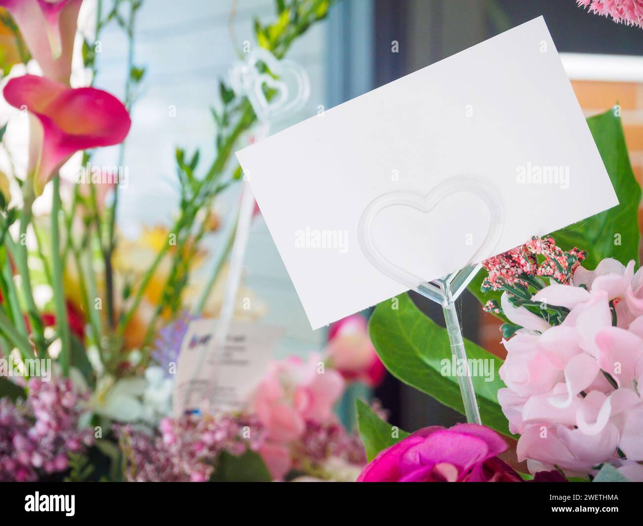 blank white greeting card with flowers bouquet Stock Photo - Alamy