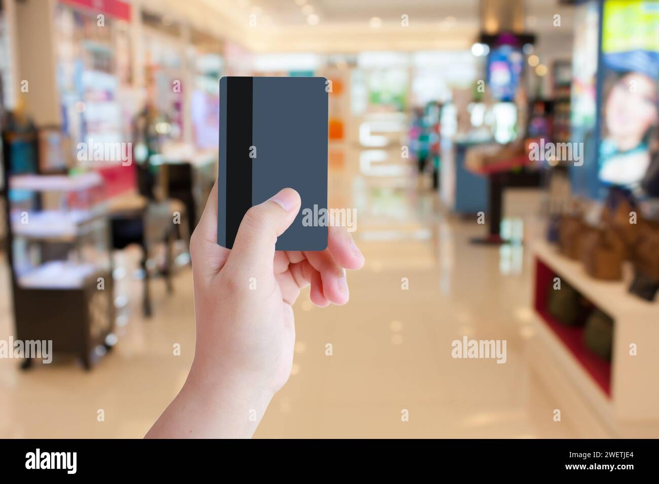 Female hand holding credit card hi-res stock photography and images - Alamy