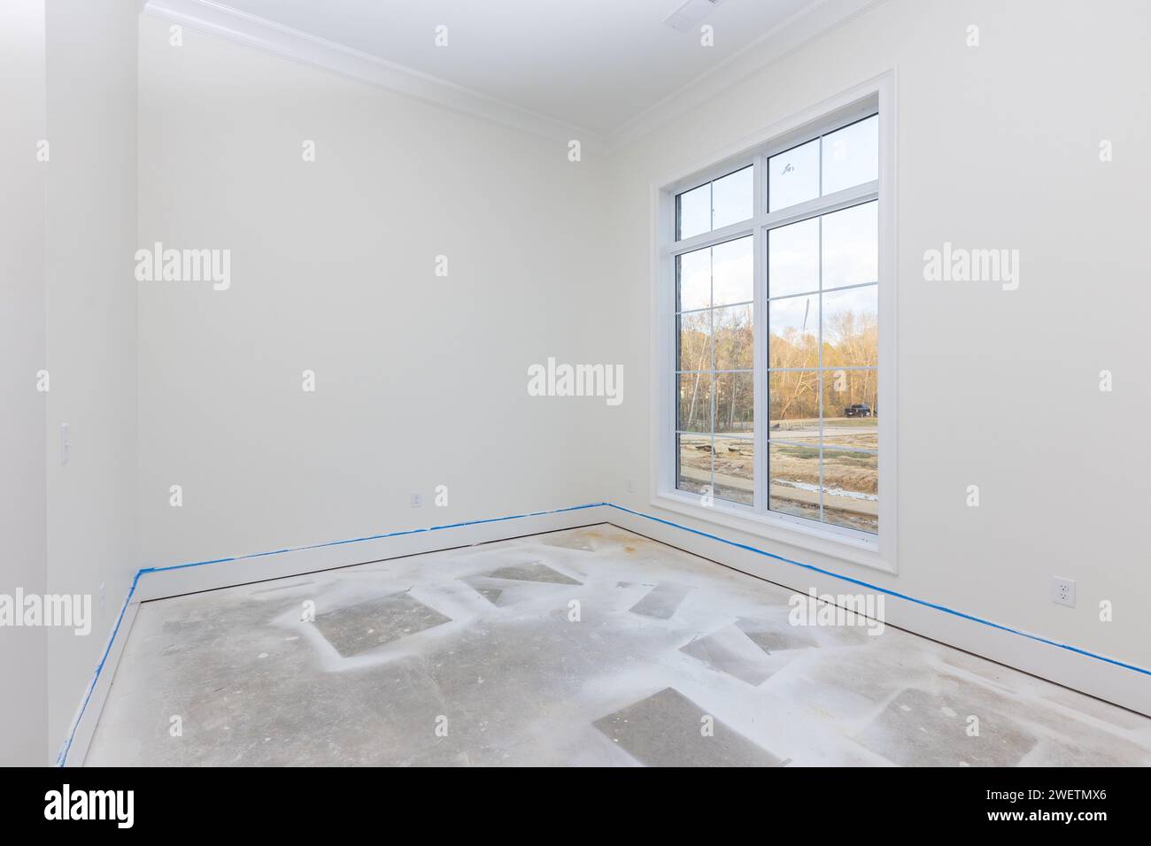 Fresh paint hi-res stock photography and images - Alamy