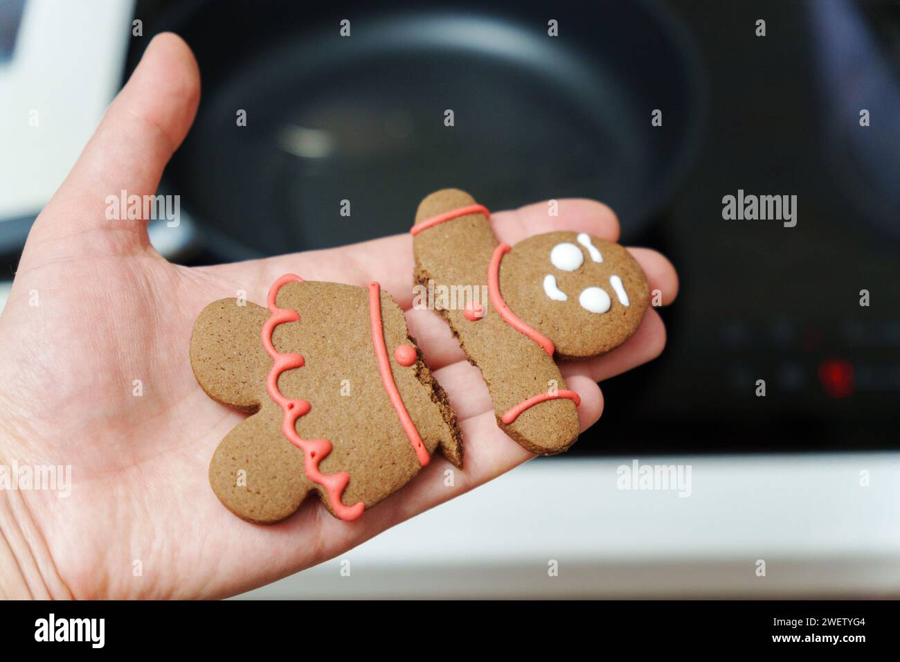 Gingerbread man broken hi-res stock photography and images - Alamy