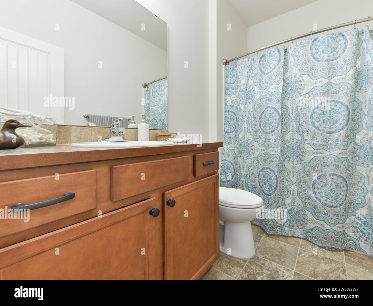 Modern residential bathroom interior Stock Photo - Alamy