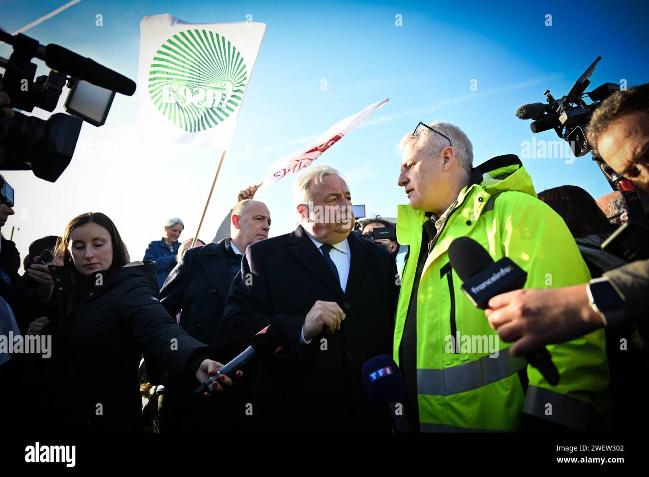 Senate President Gerard Larcher meets protesting farmers blocking the ...