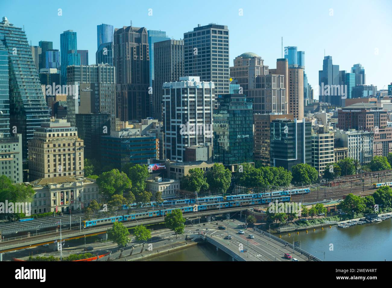 The city skyline of Melbourne, Australia, with the Yarra River in the ...