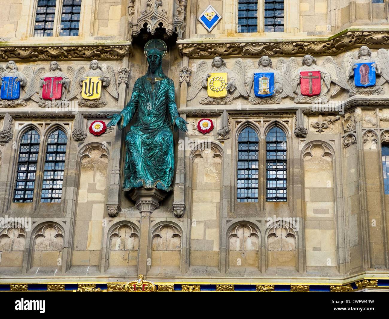 Figure of Christ Jesus on main gateway to Canterbury Cathedral in Kent ...