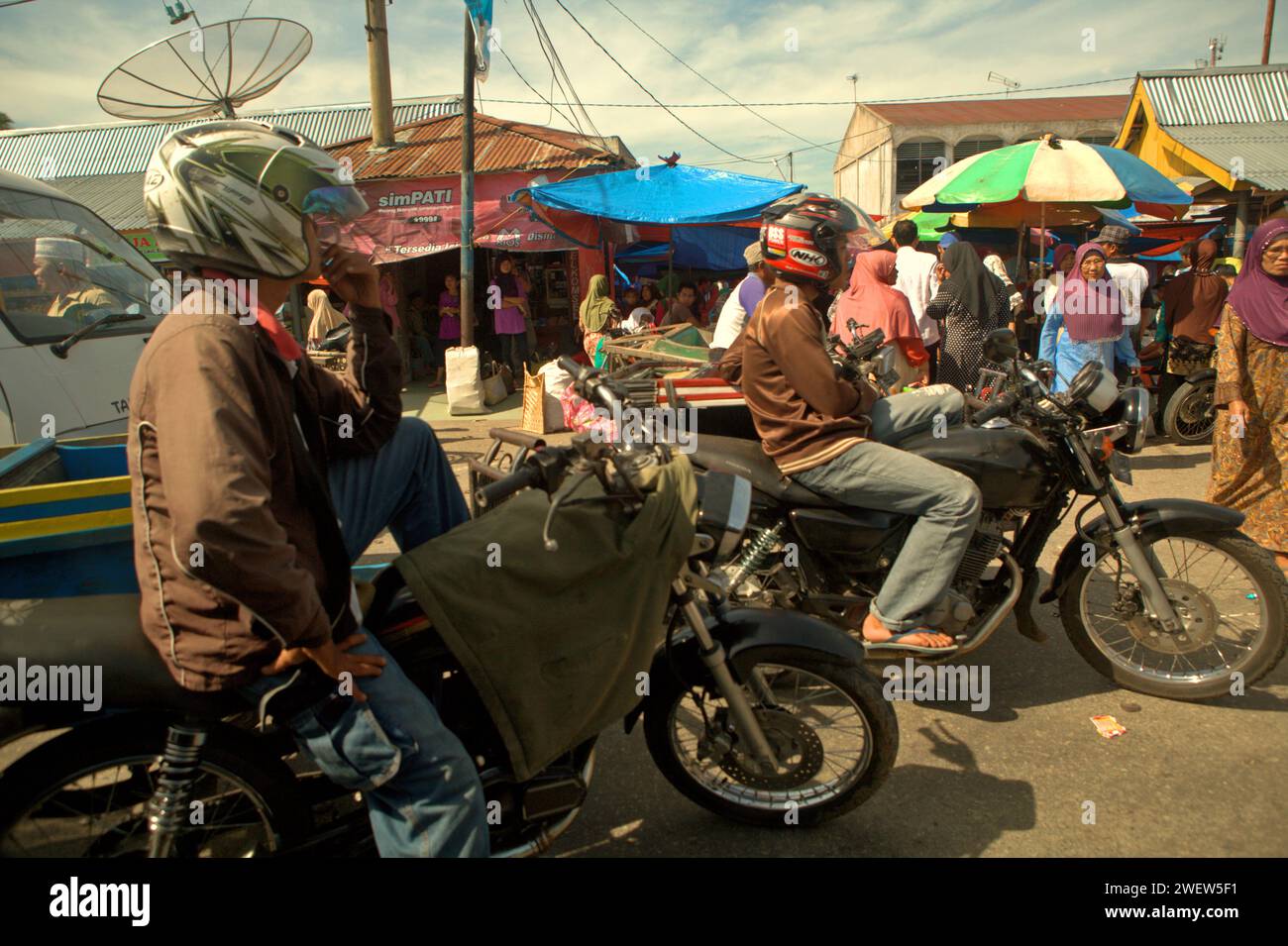 Rural road congestion hi-res stock photography and images - Alamy