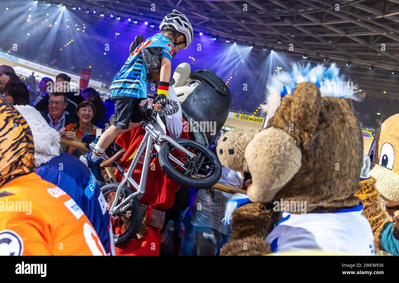 Berlin, Germany. 26th Jan, 2024. Cycling: Berlin six-day race, Velodrom ...