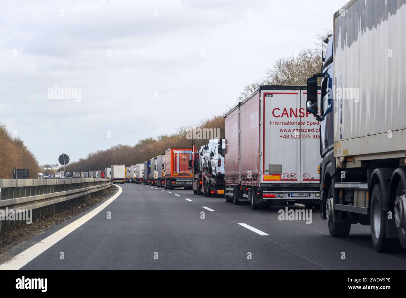 LKW - Stau auf der A6, Autobahn, Baden Wuerttemberg, 25.01.2024, Foto ...