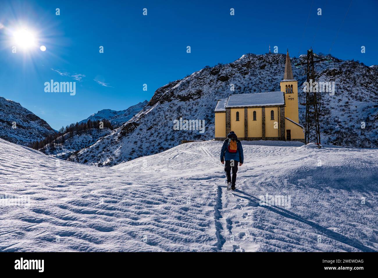 Winter trekking scene in the Italian Alps Stock Photo - Alamy