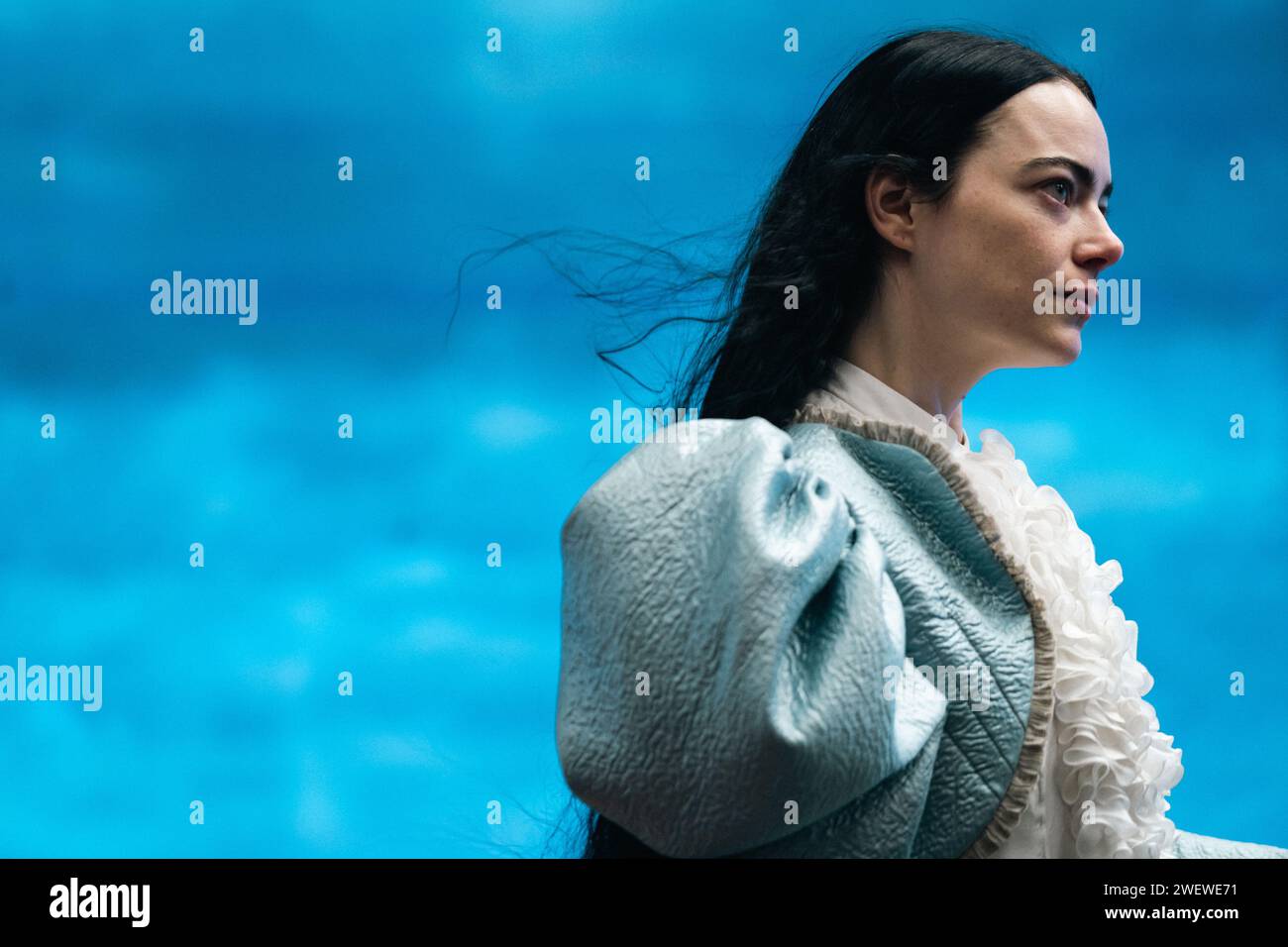 EMMA STONE in POOR THINGS (2023), directed by YORGOS LANTHIMOS. Credit: ELEMENT PICTURES / Album ...