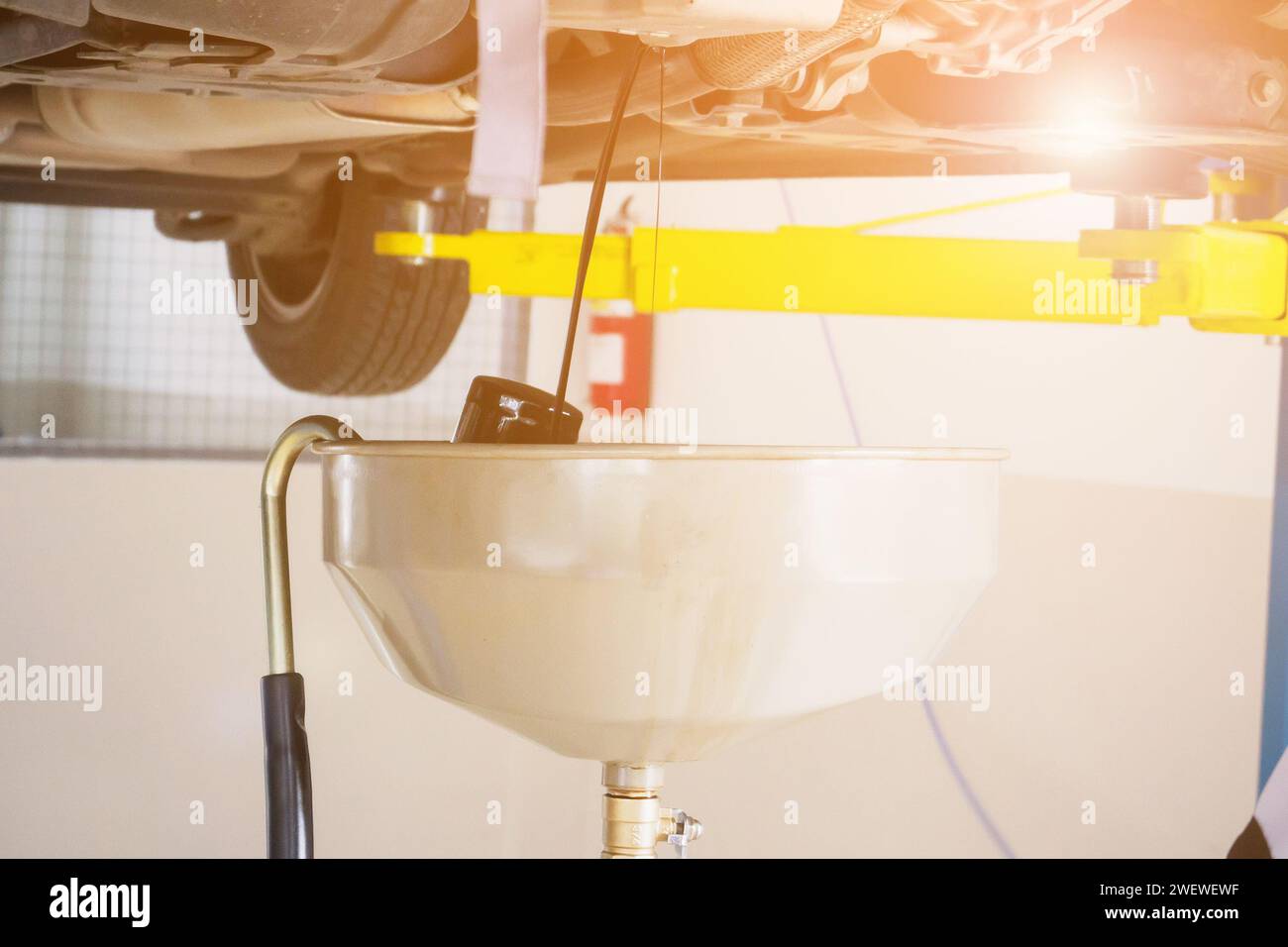 Oil change car drain hi-res stock photography and images - Alamy