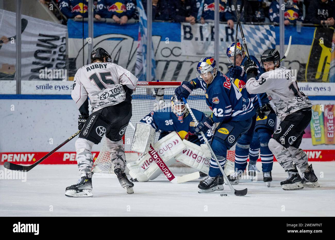 Muenchen, Deutschland. 26th Jan, 2024. Yasin Ehliz (EHC Red Bull ...