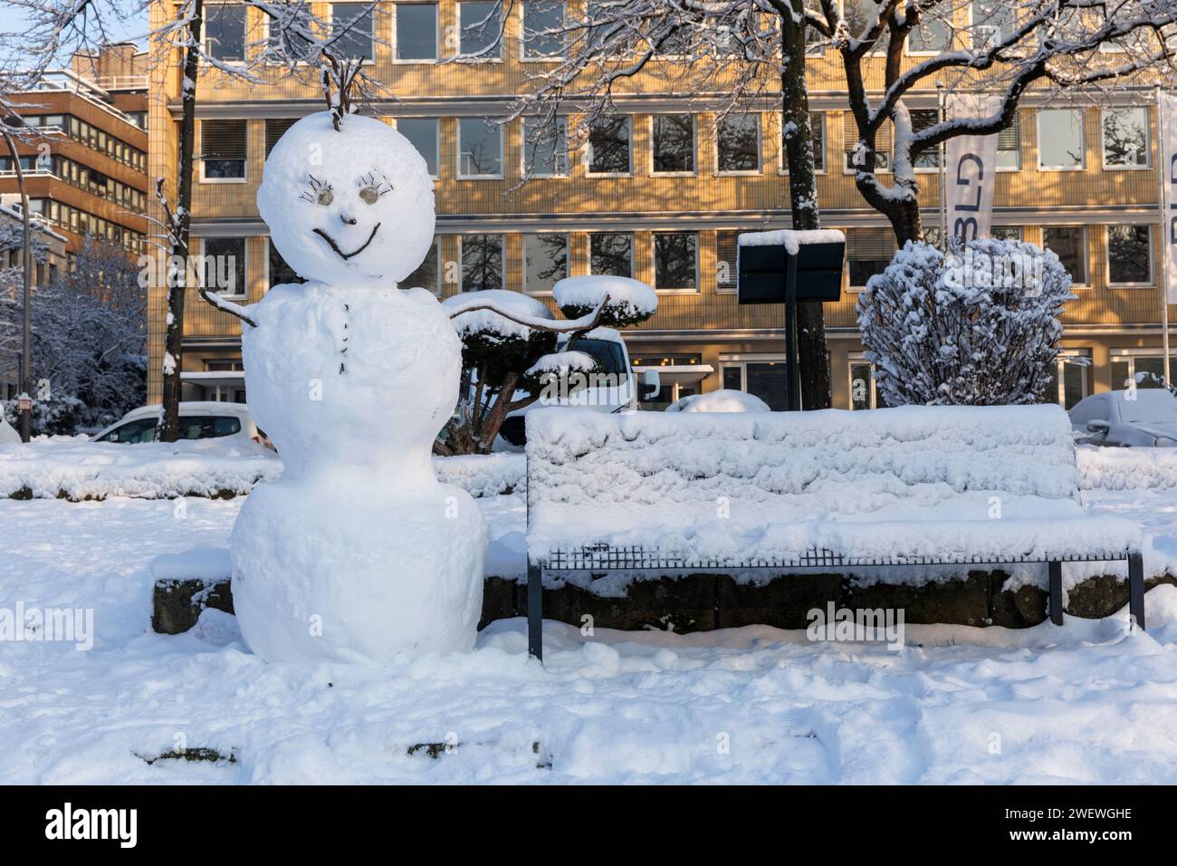 snowman in the park at the Theodor-Heuss-Ring, snow, winter, Cologne ...