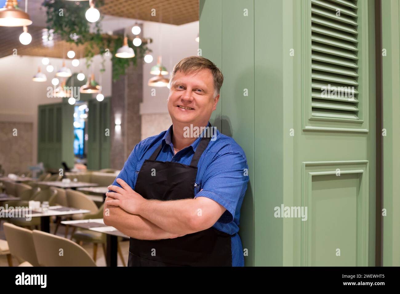 Tall woman small man hi-res stock photography and images - Alamy