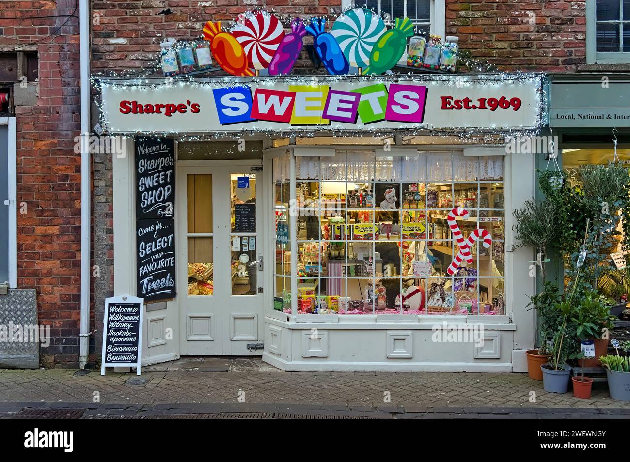 Tradirional retail hi-res stock photography and images - Alamy