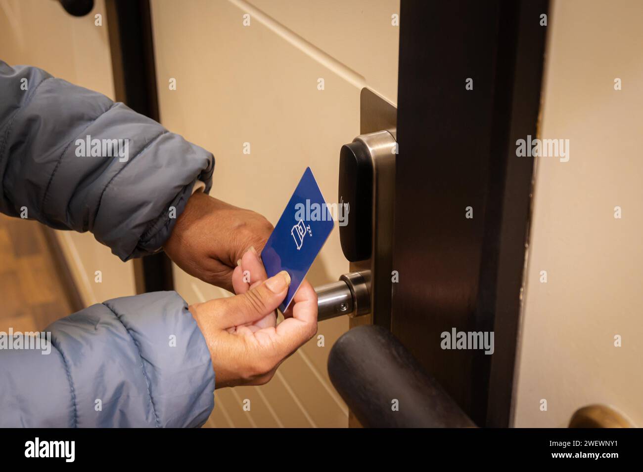 Using contactless holiday hi-res stock photography and images - Alamy