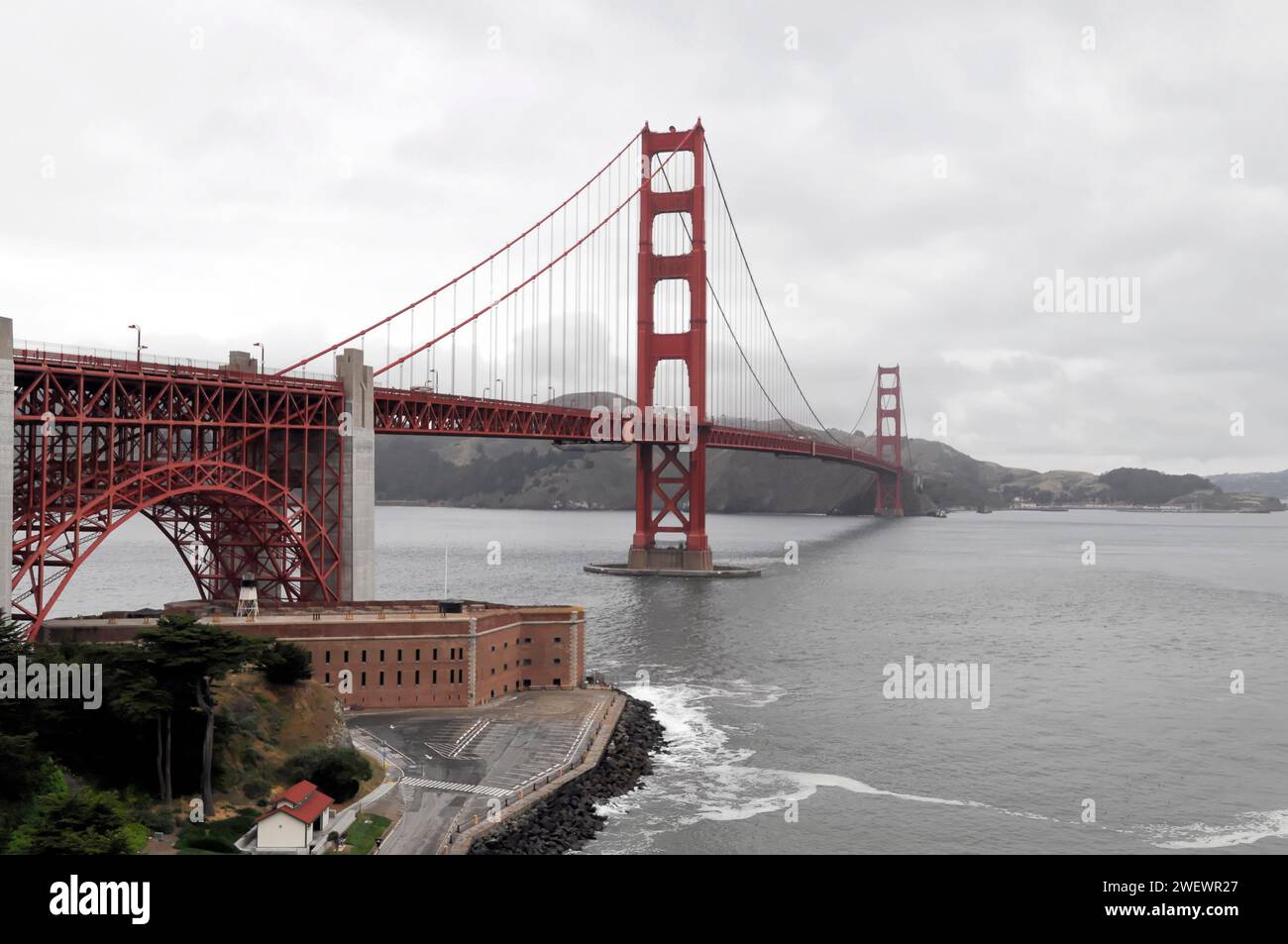 Wire rope bridge cross hi-res stock photography and images - Alamy