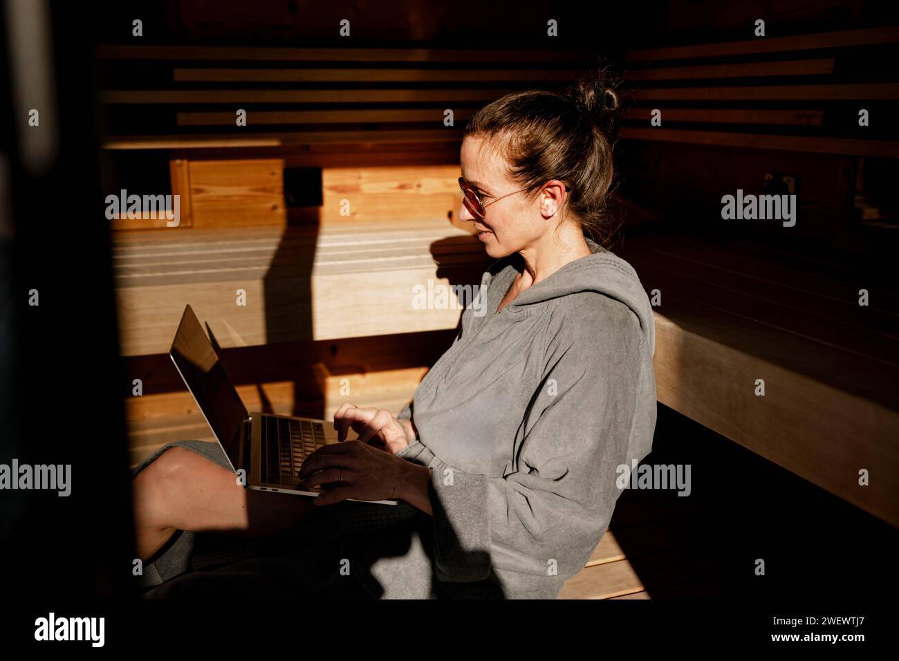 Laptop influencer social media hi-res stock photography and images - Alamy