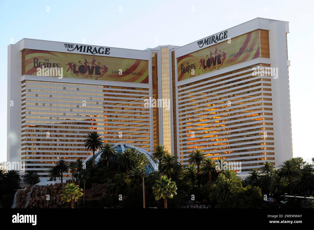 Complex mirage hi-res stock photography and images - Alamy