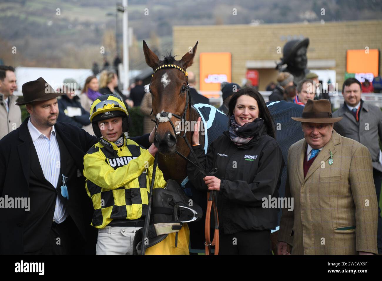 James bowen jockey 2024 hi-res stock photography and images - Alamy