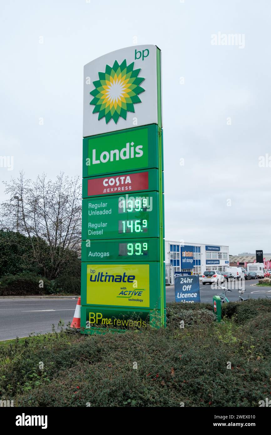 British petroleum sign hi-res stock photography and images - Alamy