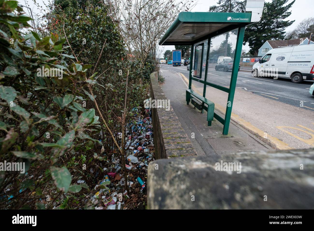Drop litter hi-res stock photography and images - Alamy