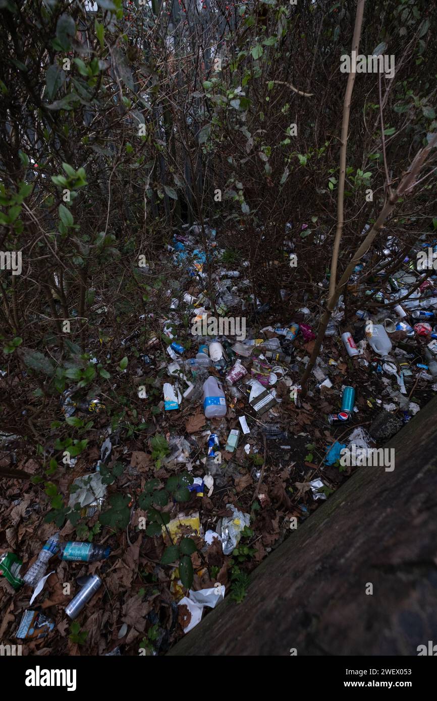 Stop littering hi-res stock photography and images - Alamy