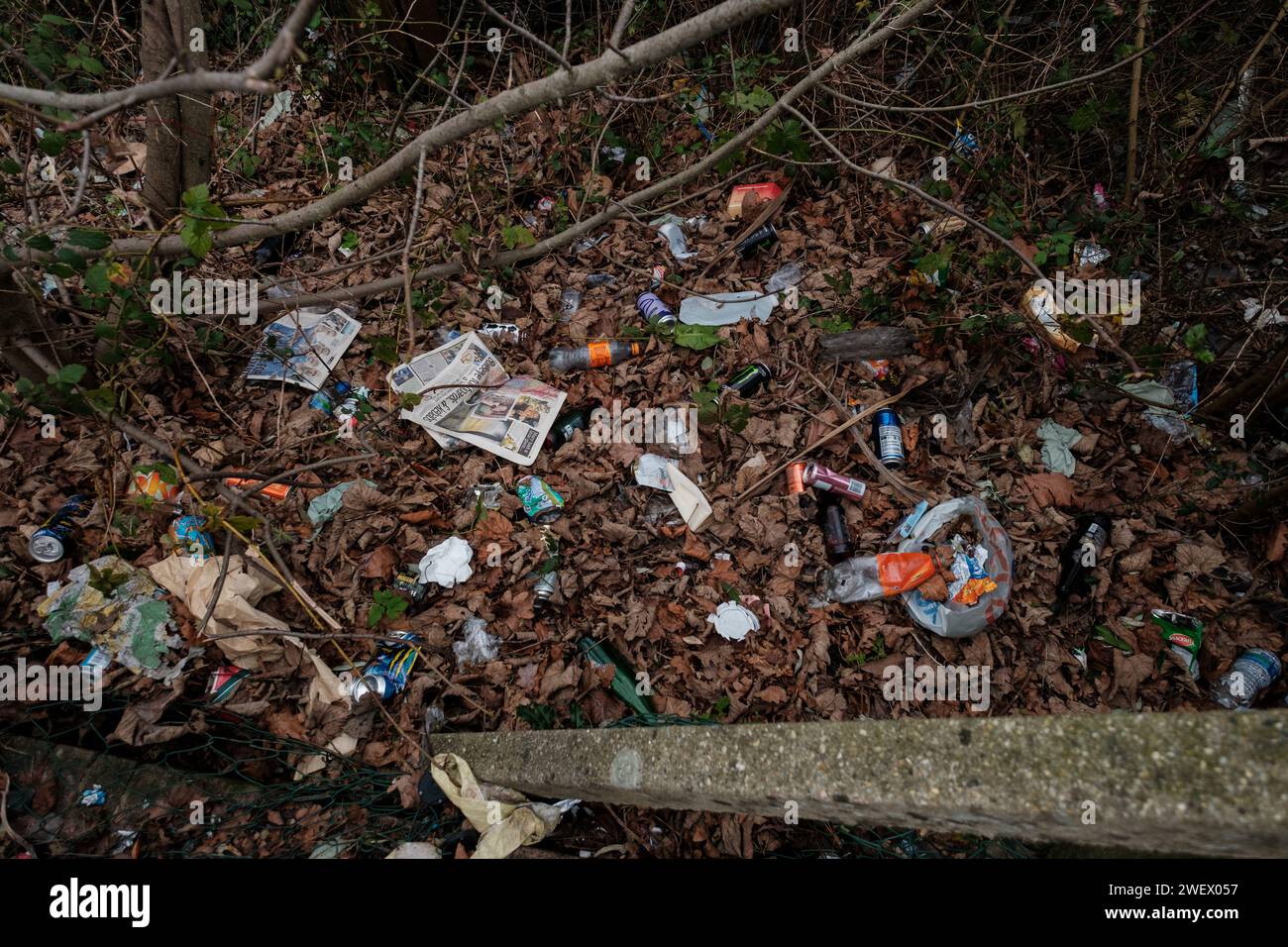 Stop littering hi-res stock photography and images - Alamy