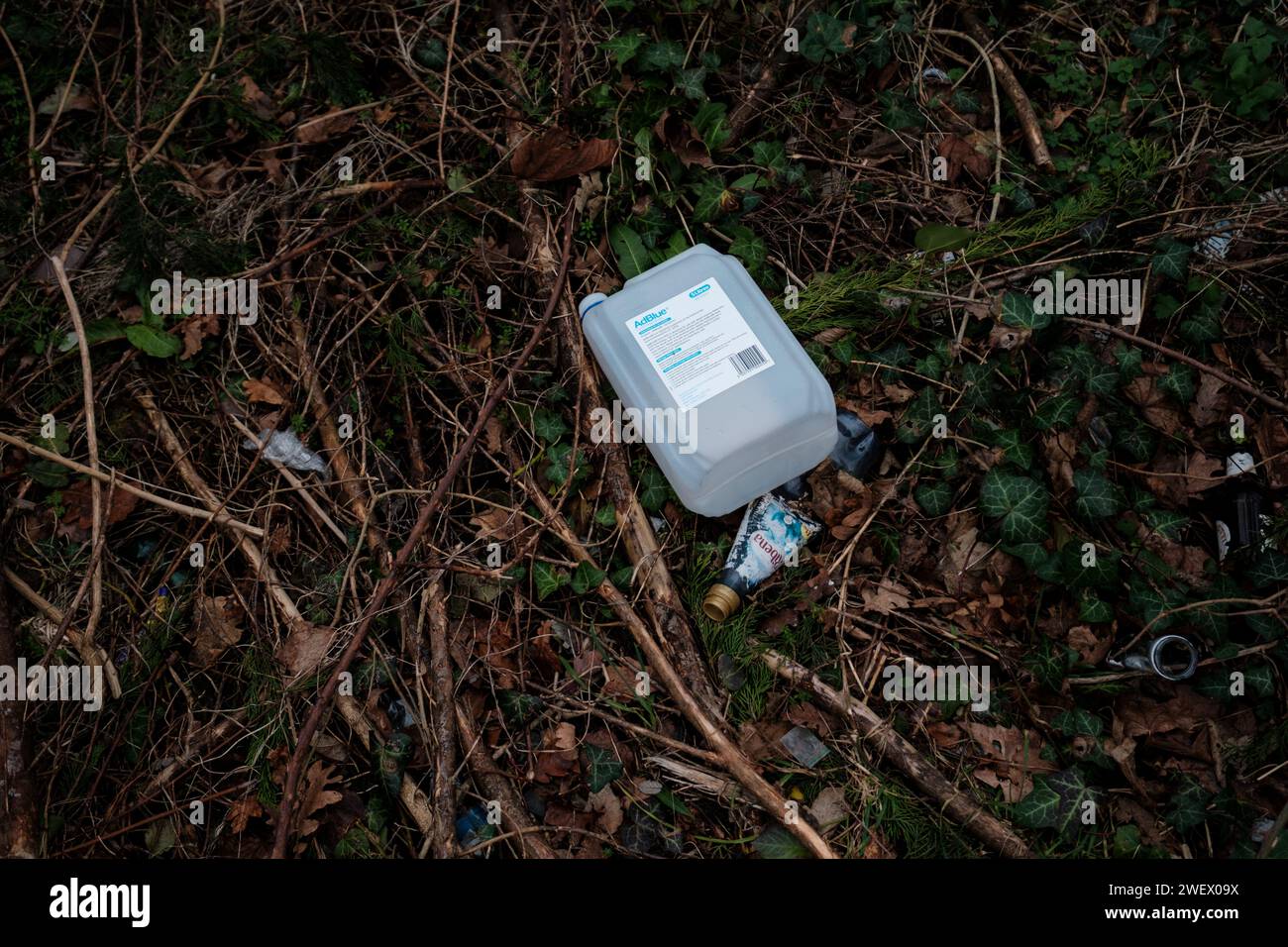 Bottle dropped litter rubbish people hi-res stock photography and ...