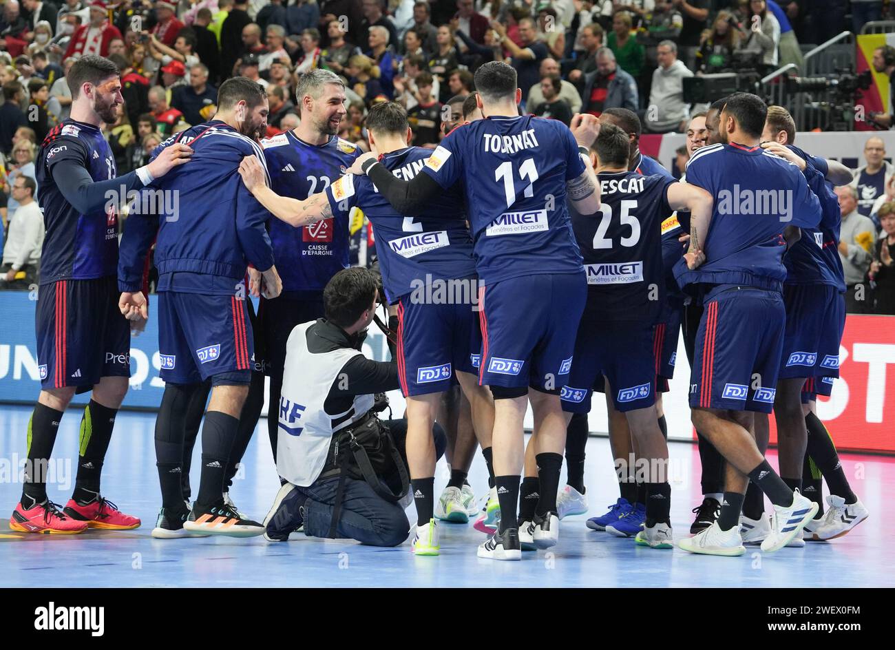 Cologne, Allemagne. 26th Jan, 2024. France players celebrate at full ...