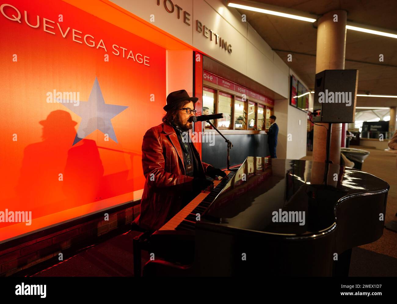 Entertainment from Tommy Lewis on the Quevega stage during the Festival ...