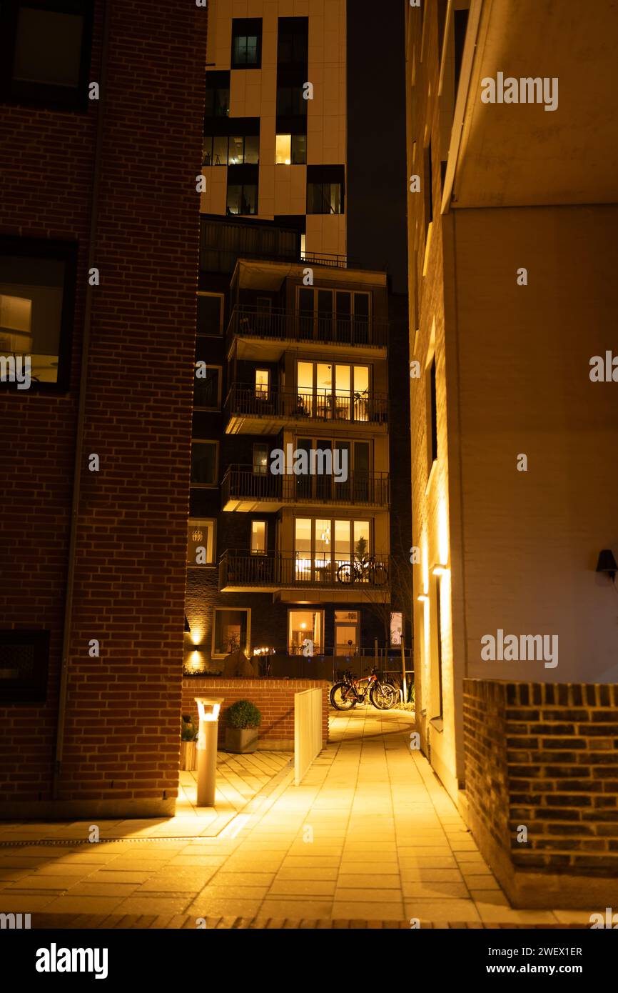 Nighttime urban street view hi-res stock photography and images - Alamy