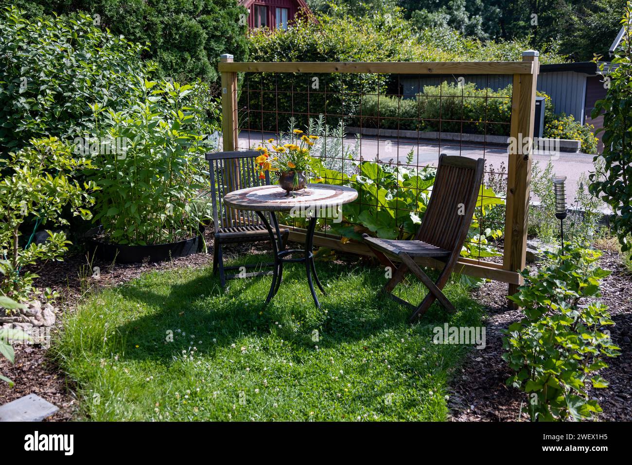 Beautiful garden seating hi-res stock photography and images - Alamy