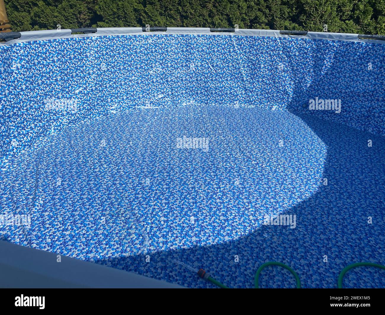 Empty swimming pool garden hi-res stock photography and images - Alamy