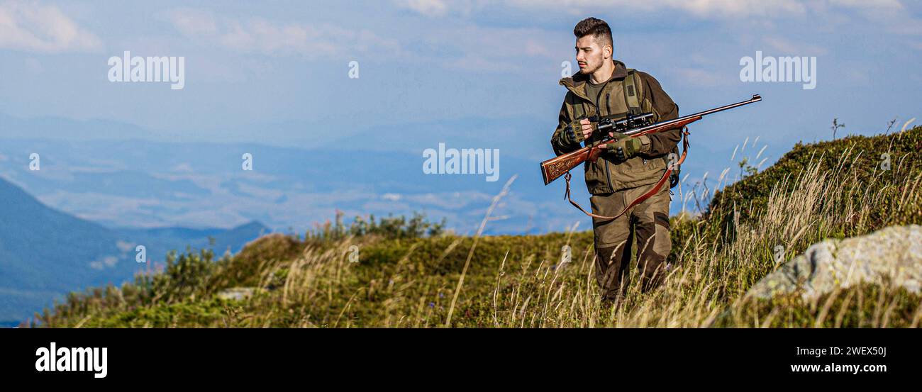 Man aiming hunting rifle hunter hi-res stock photography and images - Alamy