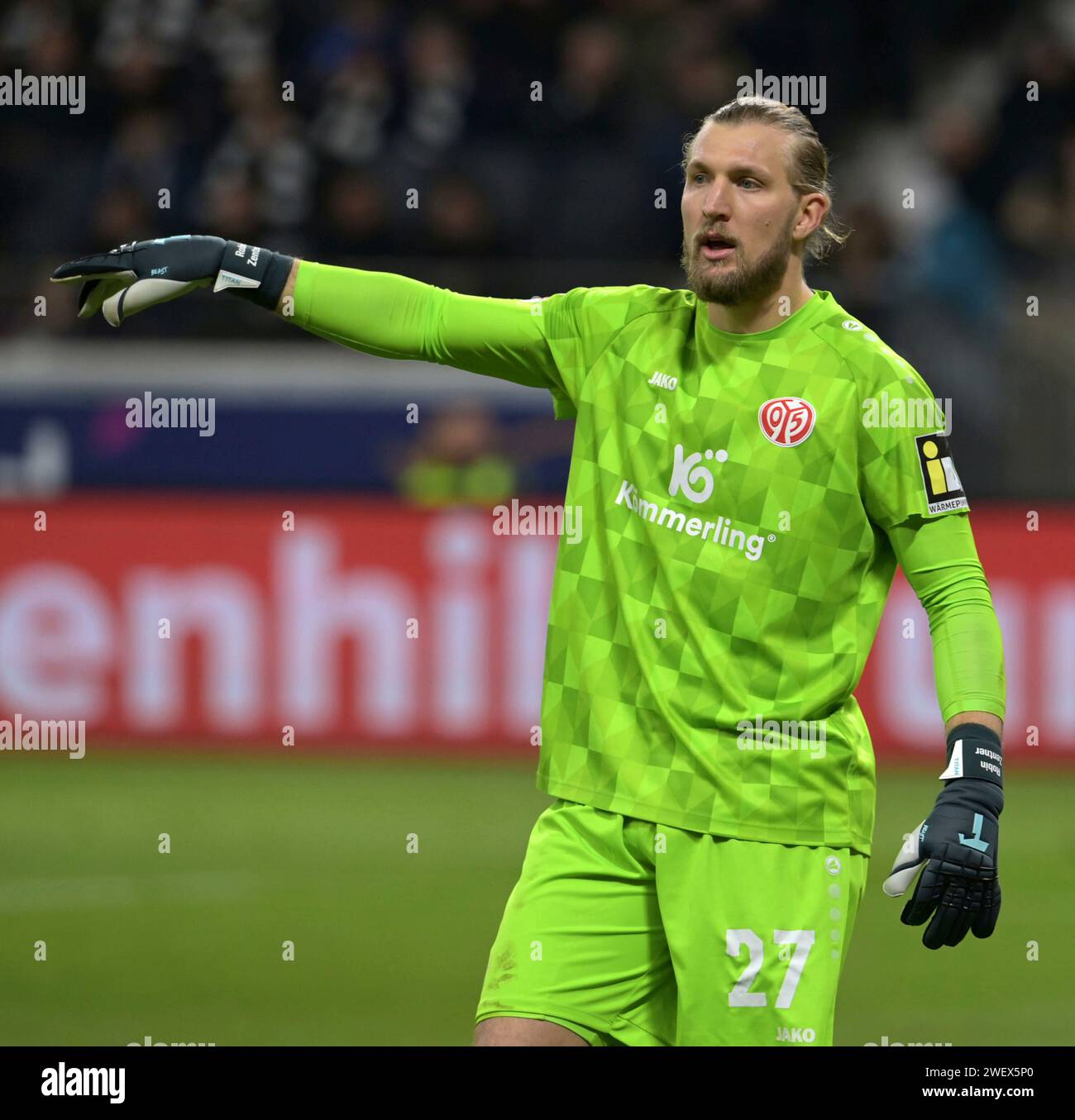 Frankfurt, Deutschland. 26th Jan, 2024. Mainz. Torwart. Robin. Zentner ...