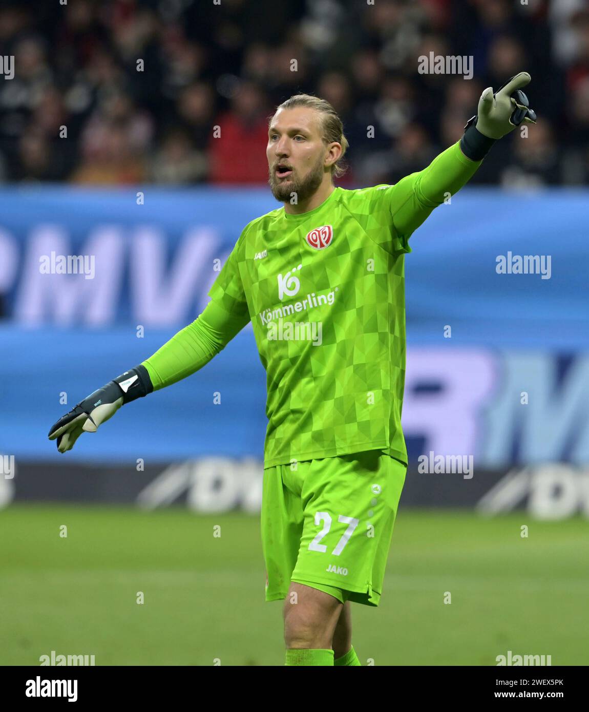 Frankfurt, Deutschland. 26th Jan, 2024. Mainz. Torwart. Robin. Zentner ...
