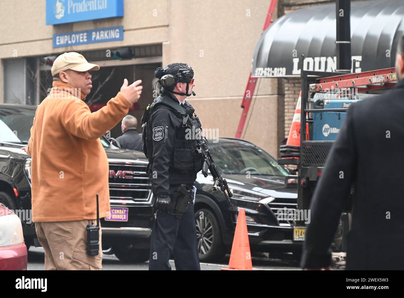 Newark, New Jersey, USA. 27th Jan, 2024. (NEW) Robbery suspect causes ...